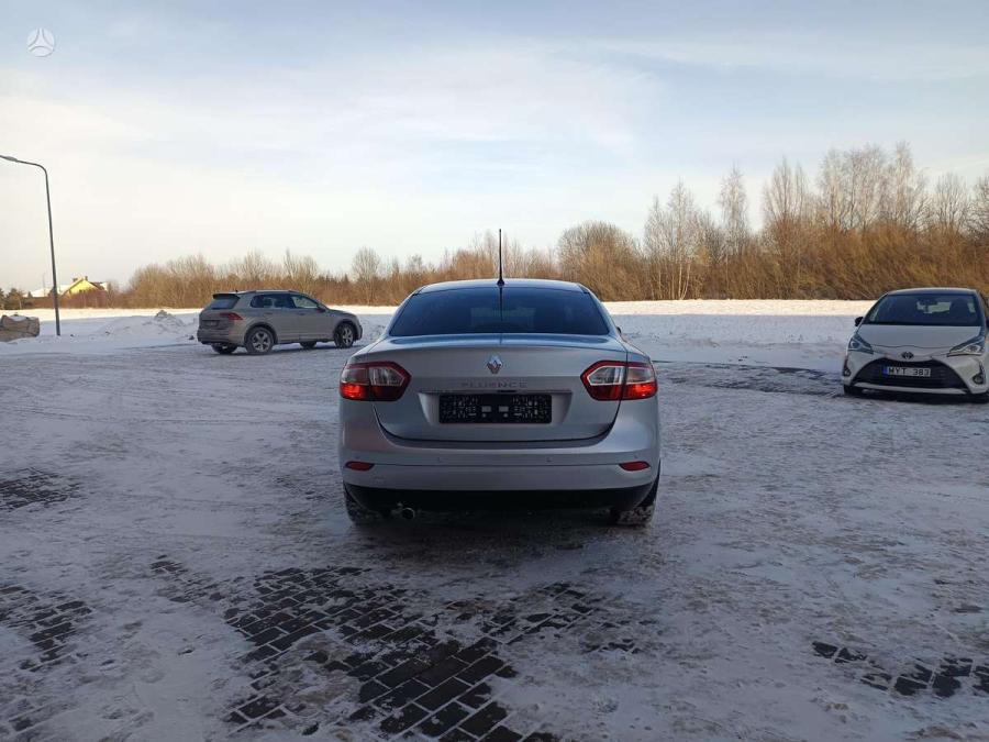 Grey Renault Fluence 2013 in Siauliai, with an engine capacity of 1.60 L and mileage of 253 thousand km for 2850 €, photo 8 on AUTOMOTO.COM.LV