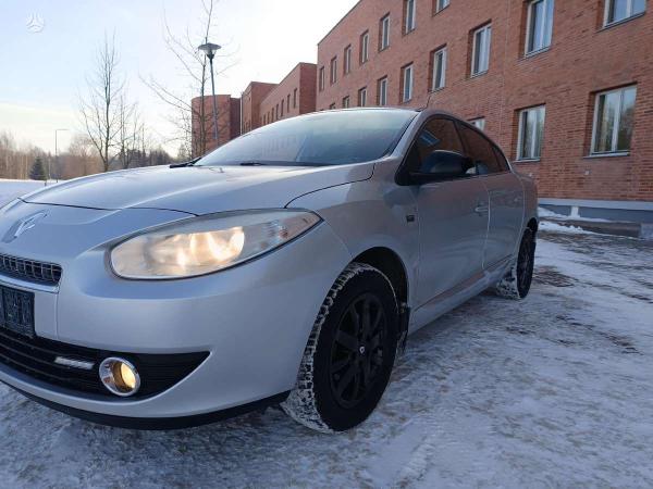 Pelēks Renault Fluence 2013 Šauļi, ar dzinēja tilpumu 1.60 L un nobraukumu 253 tūkst. km par 2850 €, foto 9 vietnē AUTOMOTO.COM.LV