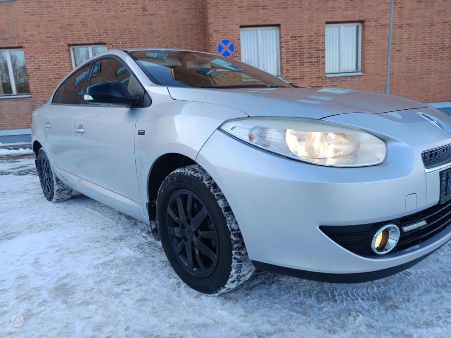 Grey Renault Fluence 2013 in Siauliai, with an engine capacity of 1.60 L and mileage of 253 thousand km for 2850 €, photo 10 on AUTOMOTO.COM.LV