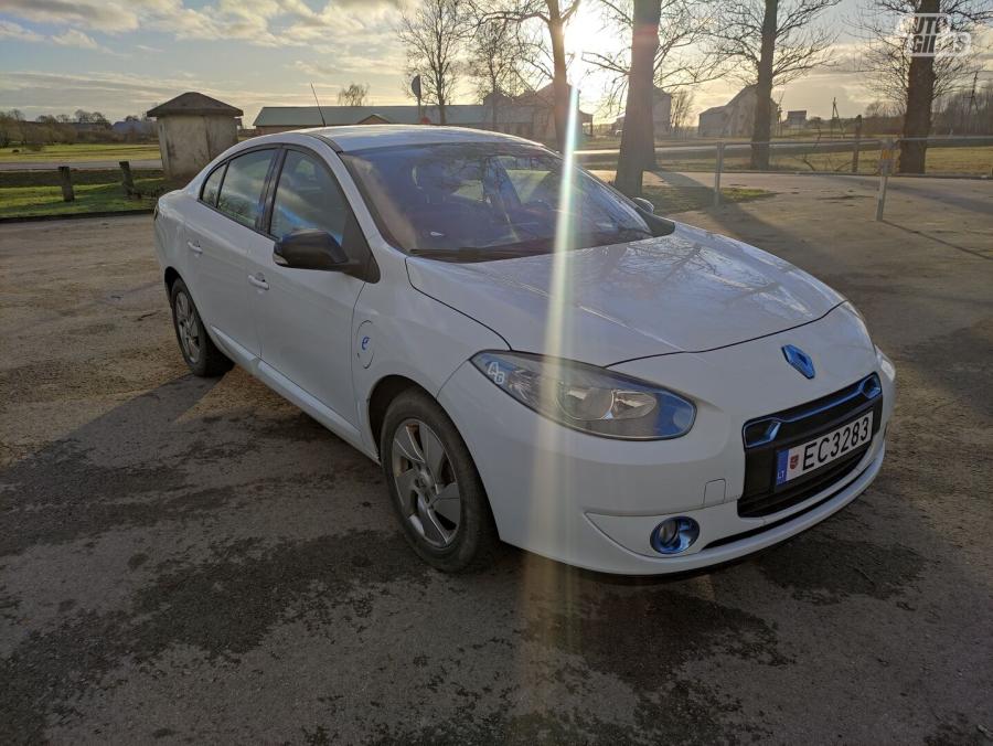 Balts Renault Fluence 2012 Panevēža, ar dzinēja tilpumu 0.00 L un nobraukumu 138 tūkst. km par 200 €, foto 2 vietnē AUTOMOTO.COM.LV