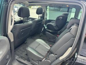 Black Renault grand-espace 2005 in Riga, with an engine capacity of 2.00 L and mileage of 252 thousand km for 1800 €, photo 5 on AUTOMOTO.COM.LV