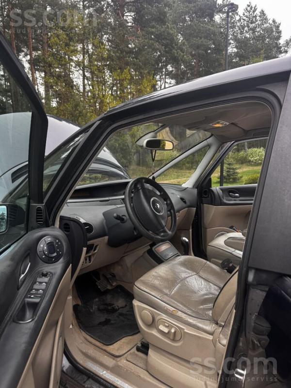 Melns Renault grand-espace 2007 Rīga, ar dzinēja tilpumu 2.00 L un nobraukumu 303 tūkst. km par 3200 €, foto 7 vietnē AUTOMOTO.COM.LV
