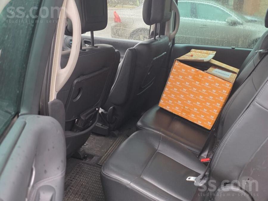 Melns Renault grand-espace 2011 Liepāja, ar dzinēja tilpumu 2.00 L un nobraukumu 242 tūkst. km par 4990 €, foto 11 vietnē AUTOMOTO.COM.LV