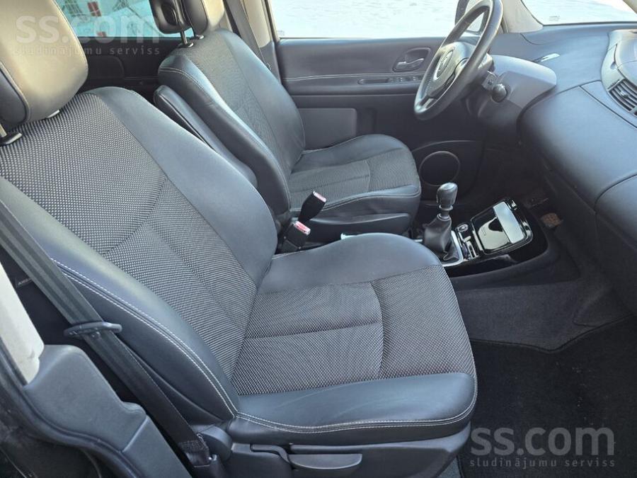 Melns Renault grand-espace 2011 Rīga, ar dzinēja tilpumu 2.00 L un nobraukumu 325 tūkst. km par 4890 €, foto 15 vietnē AUTOMOTO.COM.LV