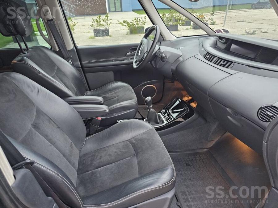 Melns Renault grand-espace 2012 Rīga, ar dzinēja tilpumu 2.00 L un nobraukumu 323 tūkst. km par 4995 €, foto 15 vietnē AUTOMOTO.COM.LV