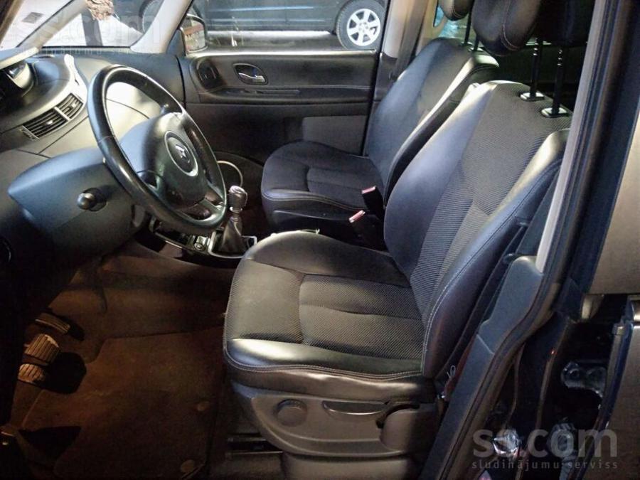 Black Renault grand-espace 2013 in Daugavpils, with an engine capacity of 2.00 L and mileage of 309 thousand km for 4200 €, photo 5 on AUTOMOTO.COM.LV