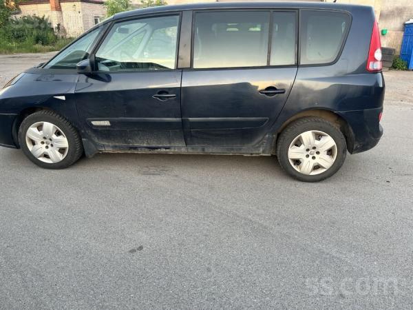 Blue Renault grand-espace 2004 in Riga, with an engine capacity of 2.20 L and mileage of 242 thousand km for 800 €, photo 4 on AUTOMOTO.COM.LV