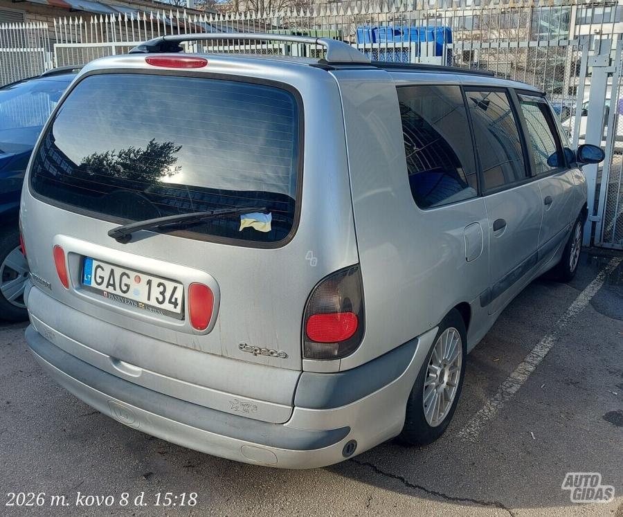 Grey Renault grand-espace 1998 in Vilnius, with an engine capacity of 2.00 L and mileage of 414 thousand km for 900 €, photo 15 on AUTOMOTO.COM.LV