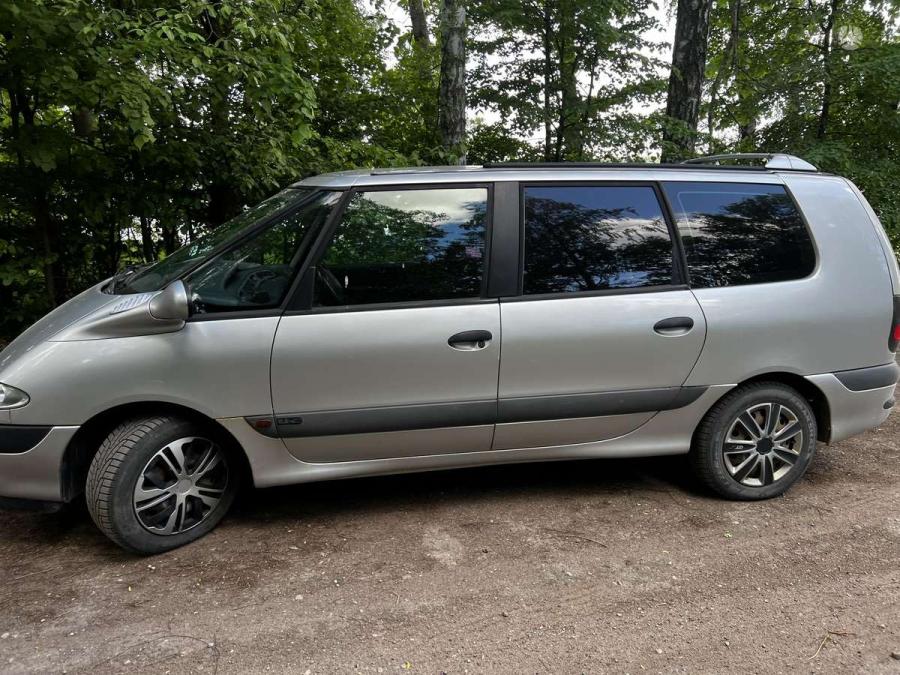 Grey Renault grand-espace 2001 in Kaisiadorys, with an engine capacity of 2.19 L and mileage of 329 thousand km for 1250 €, photo 3 on AUTOMOTO.COM.LV
