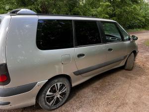 Grey Renault grand-espace 2001 in Kaisiadorys, with an engine capacity of 2.19 L and mileage of 329 thousand km for 1250 €, photo 5 on AUTOMOTO.COM.LV