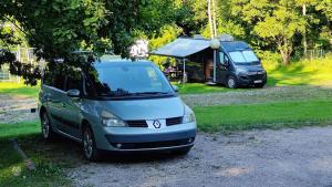 Pelēks Renault grand-espace 2003 Viļņa, ar dzinēja tilpumu 2.00 L un nobraukumu 345 tūkst. km par 3799 €, foto 4 vietnē AUTOMOTO.COM.LV