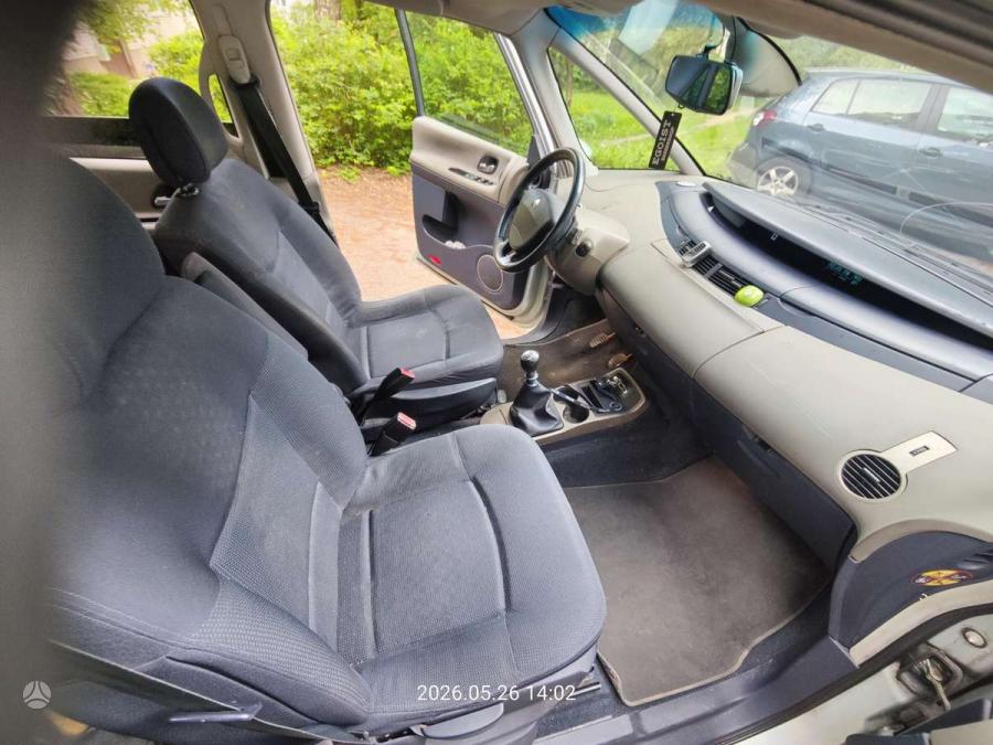 Pelēks Renault grand-espace 2003 Viļņa, ar dzinēja tilpumu 2.00 L un nobraukumu 345 tūkst. km par 3799 €, foto 14 vietnē AUTOMOTO.COM.LV