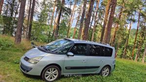 Pelēks Renault grand-espace 2003 Viļņa, ar dzinēja tilpumu 2.00 L un nobraukumu 345 tūkst. km par 3799 €, foto 38 vietnē AUTOMOTO.COM.LV
