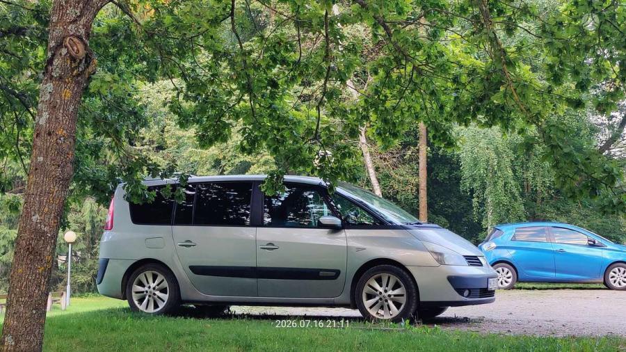 Pelēks Renault grand-espace 2003 Viļņa, ar dzinēja tilpumu 2.00 L un nobraukumu 345 tūkst. km par 3799 €, foto 48 vietnē AUTOMOTO.COM.LV