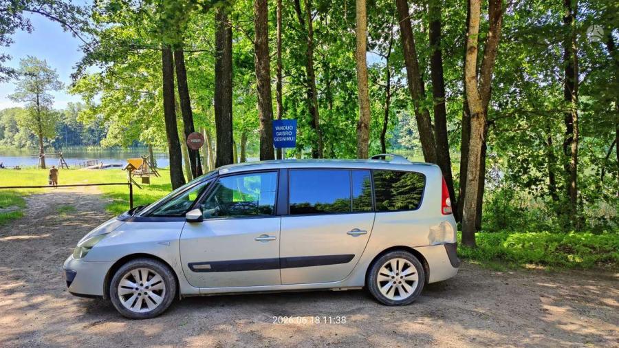 Pelēks Renault grand-espace 2003 Viļņa, ar dzinēja tilpumu 2.00 L un nobraukumu 345 tūkst. km par 3799 €, foto 50 vietnē AUTOMOTO.COM.LV
