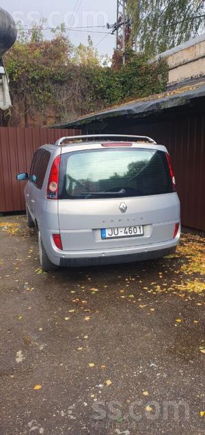 Grey Renault grand-espace 2003 in Riga, with an engine capacity of 2.00 L and mileage of 395 thousand km for 650 €, photo 5 on AUTOMOTO.COM.LV