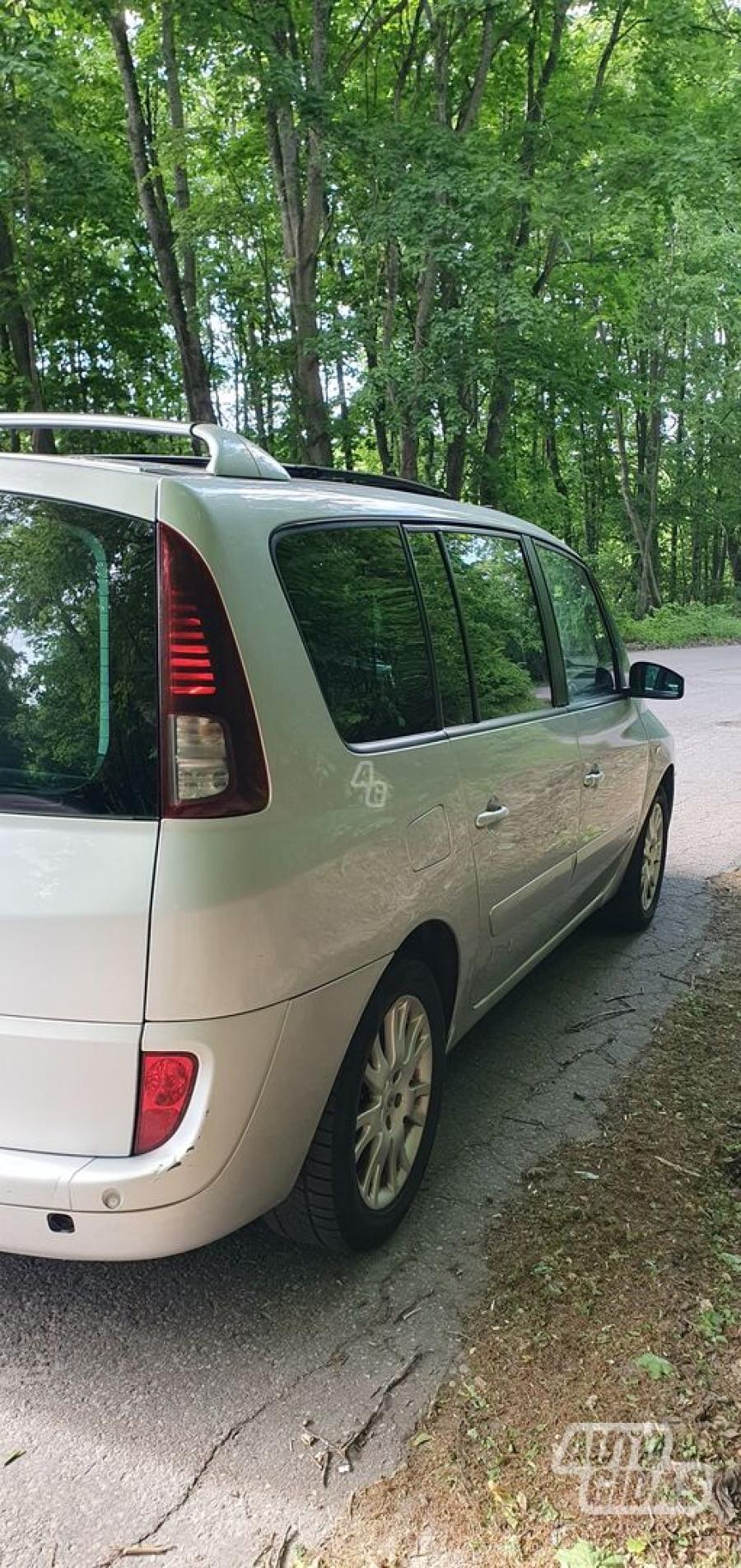 Grey Renault grand-espace 2006 in Kaunas, with an engine capacity of 2.20 L and mileage of 295 thousand km for 1550 €, photo 5 on AUTOMOTO.COM.LV