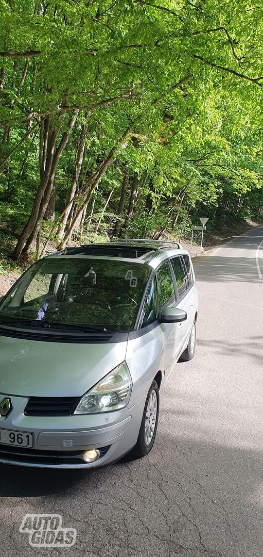 Grey Renault grand-espace 2006 in Kaunas, with an engine capacity of 2.20 L and mileage of 295 thousand km for 1550 €, photo 7 on AUTOMOTO.COM.LV