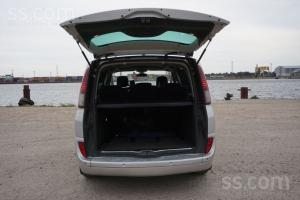 Grey Renault grand-espace 2007 in Riga, with an engine capacity of 2.00 L and mileage of 354 thousand km for 2750 €, photo 6 on AUTOMOTO.COM.LV