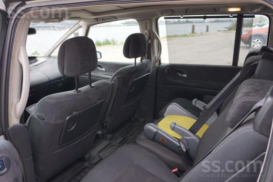 Grey Renault grand-espace 2007 in Riga, with an engine capacity of 2.00 L and mileage of 354 thousand km for 2750 €, photo 10 on AUTOMOTO.COM.LV