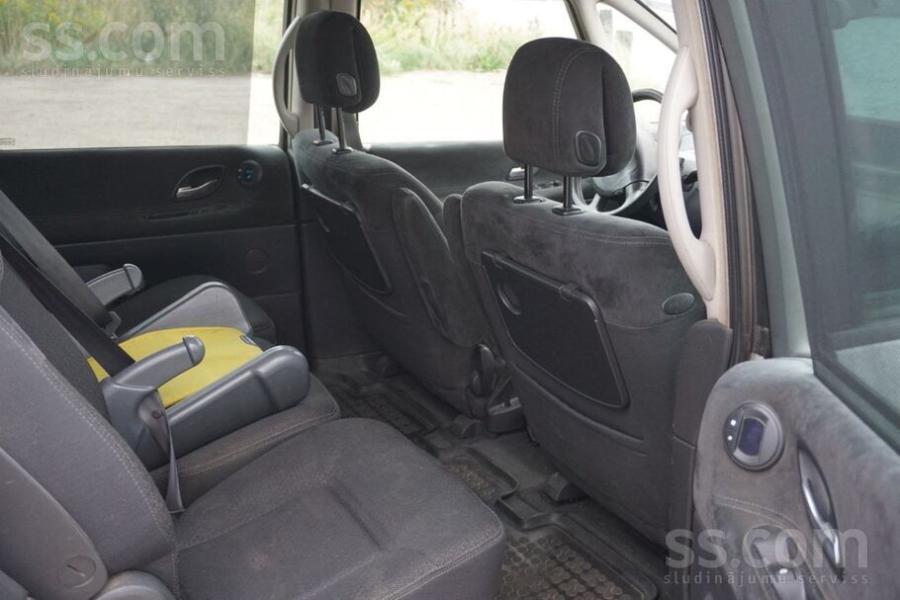 Grey Renault grand-espace 2007 in Riga, with an engine capacity of 2.00 L and mileage of 354 thousand km for 2750 €, photo 11 on AUTOMOTO.COM.LV