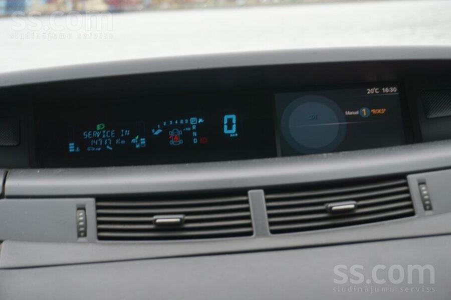 Grey Renault grand-espace 2007 in Riga, with an engine capacity of 2.00 L and mileage of 354 thousand km for 2750 €, photo 12 on AUTOMOTO.COM.LV