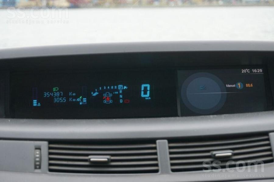 Grey Renault grand-espace 2007 in Riga, with an engine capacity of 2.00 L and mileage of 354 thousand km for 2750 €, photo 13 on AUTOMOTO.COM.LV