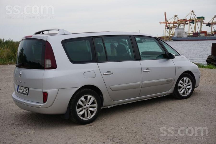 Grey Renault grand-espace 2007 in Riga, with an engine capacity of 2.00 L and mileage of 354 thousand km for 2750 €, photo 18 on AUTOMOTO.COM.LV