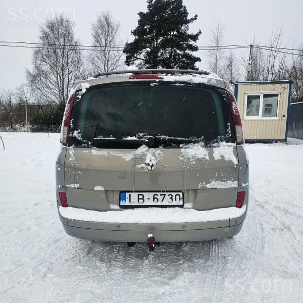 Grey Renault grand-espace 2008 in Riga, with an engine capacity of 2.00 L and mileage of 284 thousand km for 3950 €, photo 6 on AUTOMOTO.COM.LV