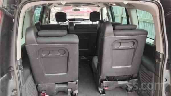 Grey Renault grand-espace 2011 in Jelgava, with an engine capacity of 2.00 L and mileage of 252 thousand km for 4300 €, photo 3 on AUTOMOTO.COM.LV