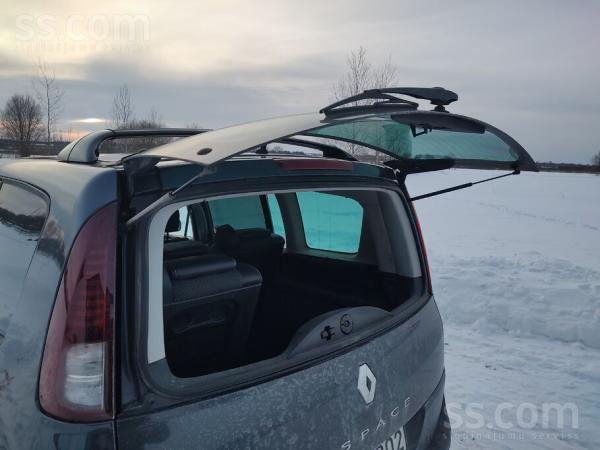 Grey Renault grand-espace 2012 in Daugavpils, with an engine capacity of 2.00 L and mileage of 310 thousand km for 4600 €, photo 8 on AUTOMOTO.COM.LV