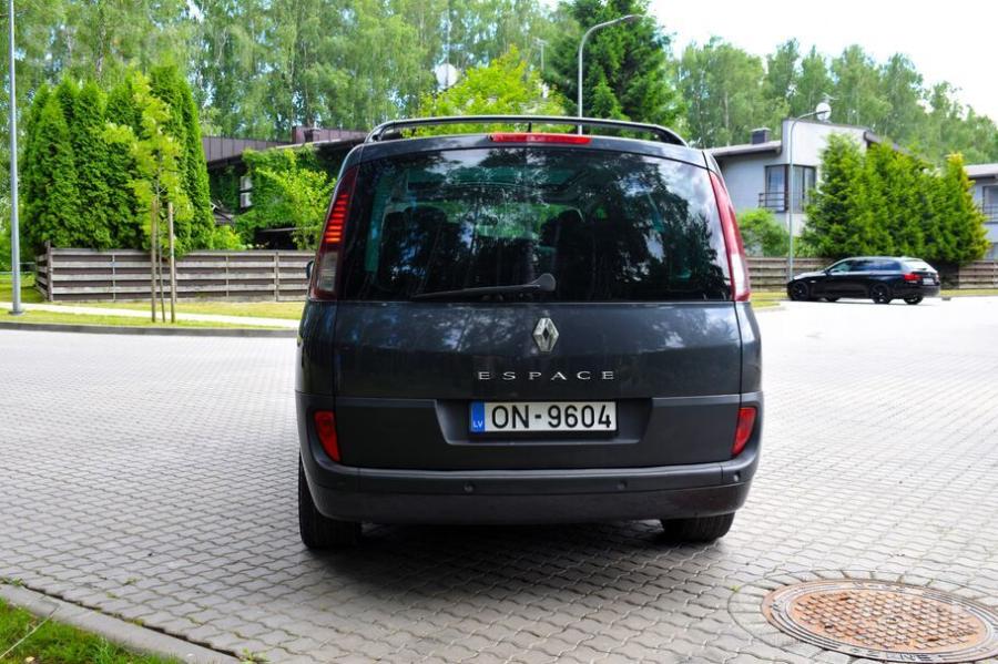 Grey Renault grand-espace 2012 in Riga, with an engine capacity of 2.00 L and mileage of 270 thousand km for 4390 €, photo 7 on AUTOMOTO.COM.LV