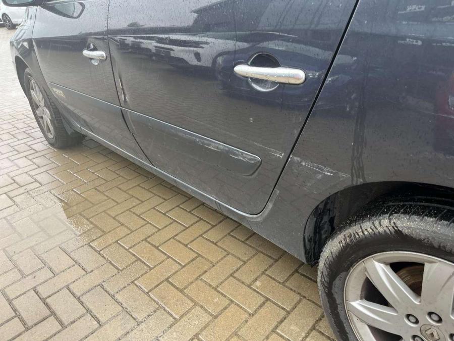 Grey Renault grand-espace 2012 in Taurage, with an engine capacity of 2.00 L and mileage of 229 thousand km for 3400 €, photo 13 on AUTOMOTO.COM.LV