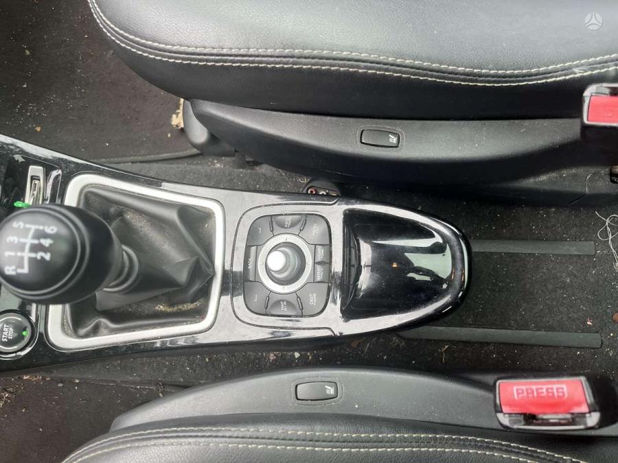 Grey Renault grand-espace 2012 in Taurage, with an engine capacity of 2.00 L and mileage of 229 thousand km for 3400 €, photo 17 on AUTOMOTO.COM.LV