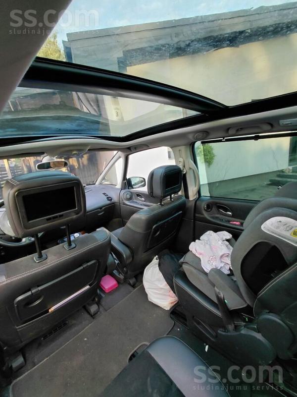 Grey Renault grand-espace 2012 in Riga, with an engine capacity of 2.00 L and mileage of 297 thousand km for 6500 €, photo 9 on AUTOMOTO.COM.LV