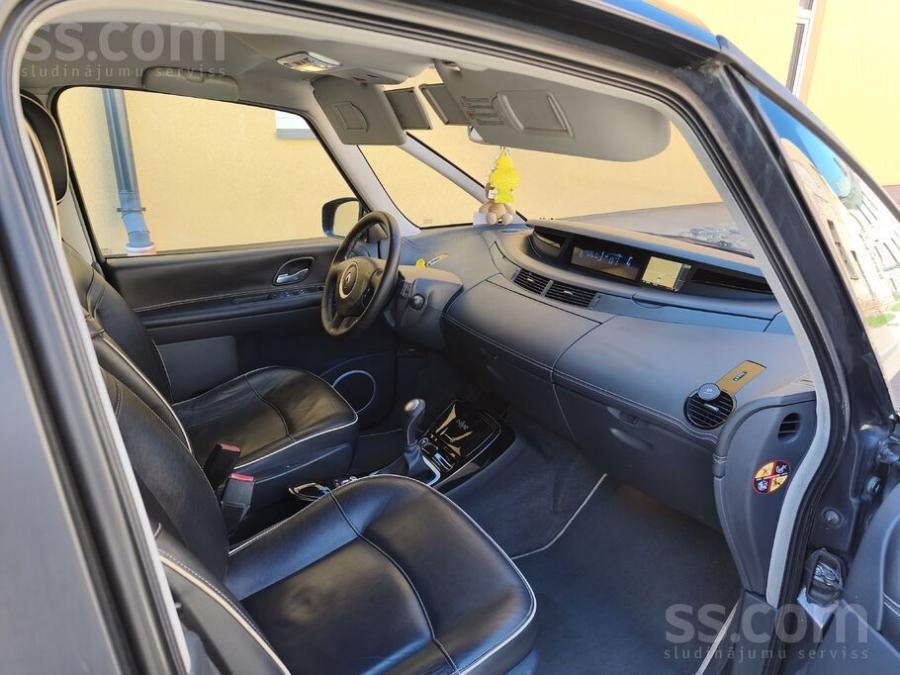 Grey Renault grand-espace 2013 in Daugavpils, with an engine capacity of 2.00 L and mileage of 205 thousand km for 6550 €, photo 30 on AUTOMOTO.COM.LV