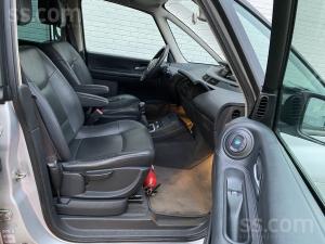 Renault grand-espace 2010 Rīga, ar dzinēja tilpumu 2.00 L un nobraukumu 290 tūkst. km par 4750 €, foto 12 vietnē AUTOMOTO.COM.LV