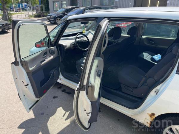 Balts Renault grand-espace 2004 Rīga, ar dzinēja tilpumu 2.20 L un nobraukumu 330 tūkst. km par 1300 €, foto 8 vietnē AUTOMOTO.COM.LV
