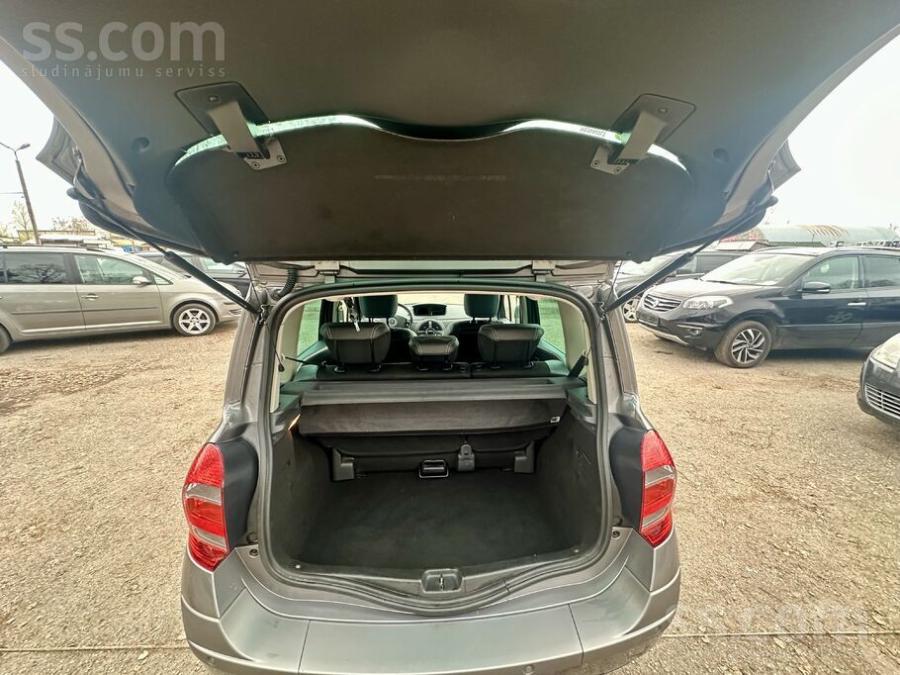 Pelēks Renault grand-modus 2011 Rīga, ar dzinēja tilpumu 1.50 L un nobraukumu 0 tūkst. km par 3450 €, foto 9 vietnē AUTOMOTO.COM.LV