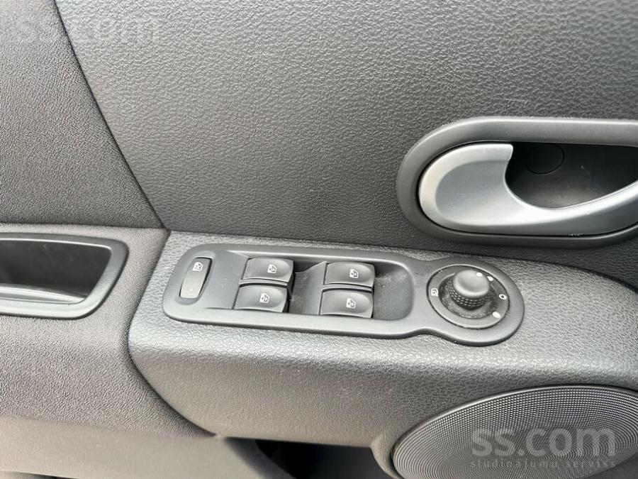 Pelēks Renault grand-modus 2011 Rīga, ar dzinēja tilpumu 1.50 L un nobraukumu 0 tūkst. km par 3450 €, foto 16 vietnē AUTOMOTO.COM.LV