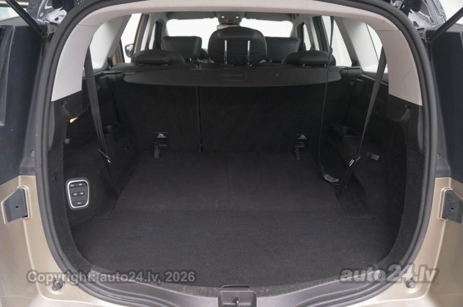 Smilšu krāsa Renault Grand Scenic 2017 Tallina, ar dzinēja tilpumu 1.50 L un nobraukumu 166 tūkst. km par 11990 €, foto 11 vietnē AUTOMOTO.COM.LV