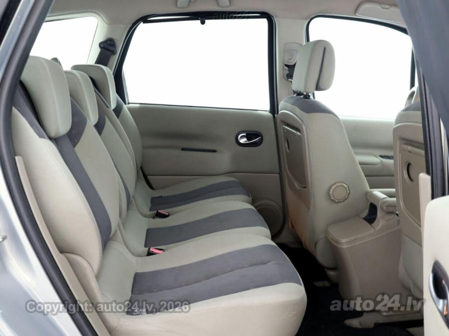 Smilšu krāsa Renault Grand Scenic 2005 Tallina, ar dzinēja tilpumu 2.00 L un nobraukumu 227 tūkst. km par 1199 €, foto 7 vietnē AUTOMOTO.COM.LV