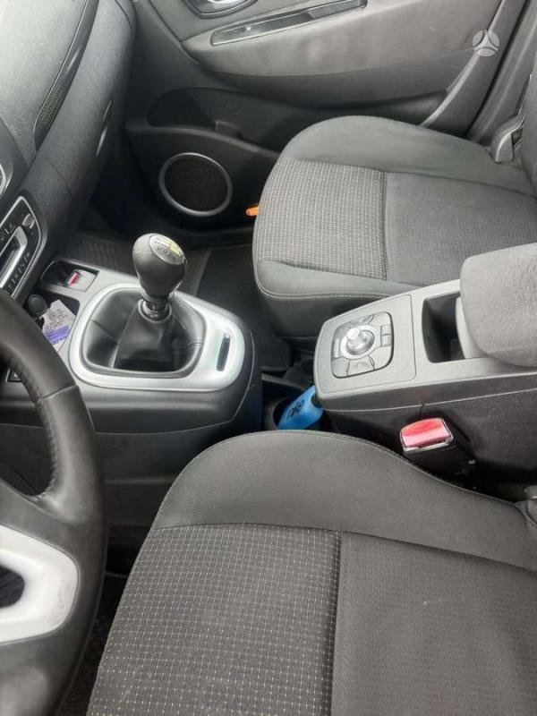 Black Renault Grand Scenic 2010 in Jurbarkas, with an engine capacity of 1.87 L and mileage of 300 thousand km for 3050 €, photo 6 on AUTOMOTO.COM.LV