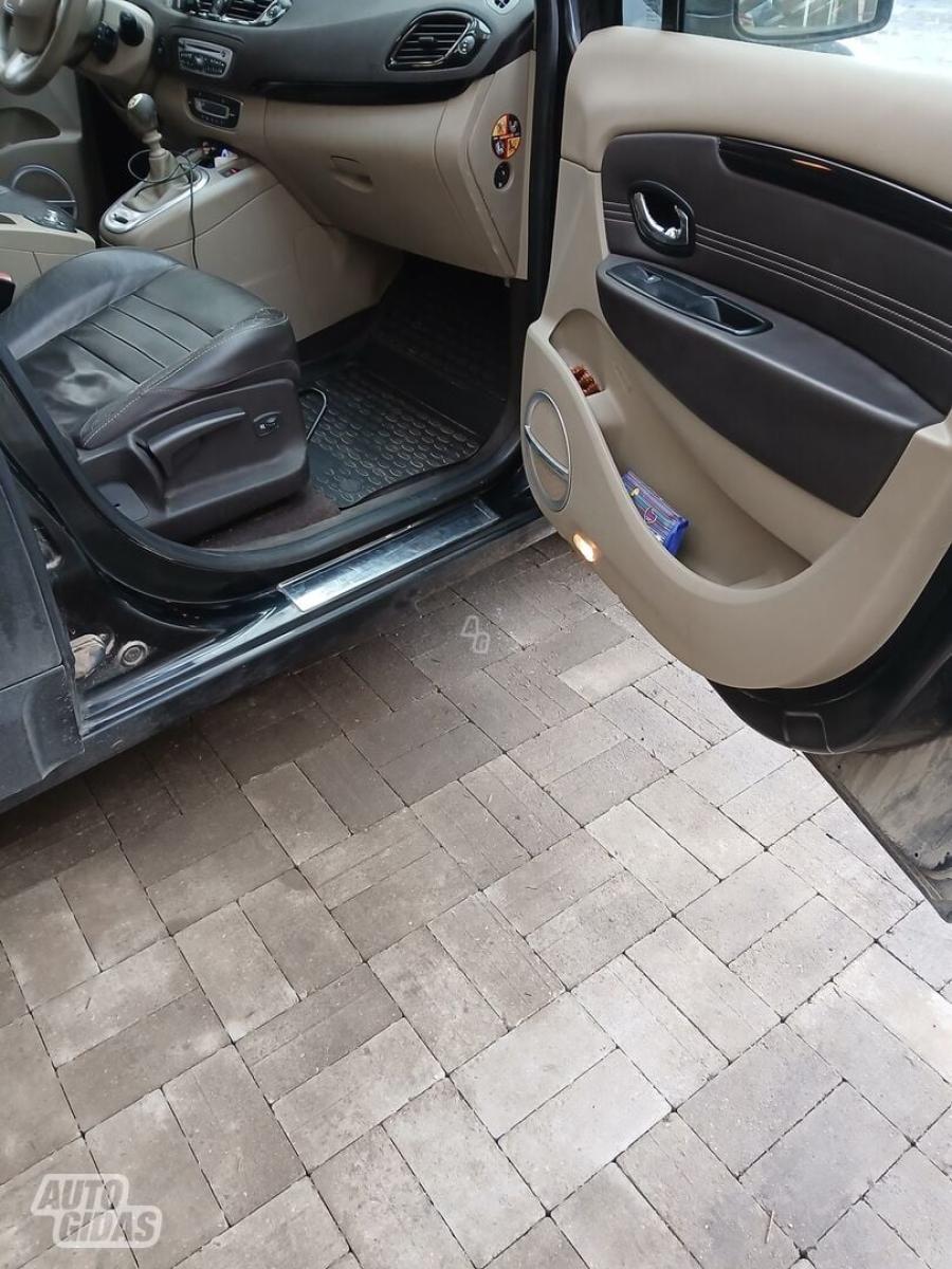 Melns Renault Grand Scenic 2011 Kauņa, ar dzinēja tilpumu 1.60 L un nobraukumu 323 tūkst. km par 2800 €, foto 8 vietnē AUTOMOTO.COM.LV
