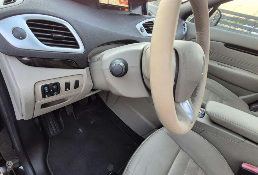 Black Renault Grand Scenic 2011 in Vilnius, with an engine capacity of 1.87 L and mileage of 290 thousand km for 2900 €, photo 14 on AUTOMOTO.COM.LV