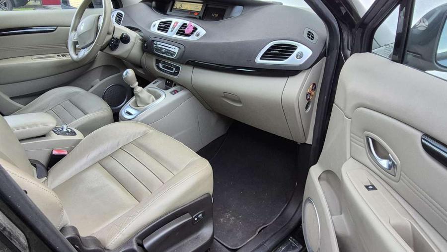 Black Renault Grand Scenic 2011 in Vilnius, with an engine capacity of 1.87 L and mileage of 290 thousand km for 1990 €, photo 13 on AUTOMOTO.COM.LV