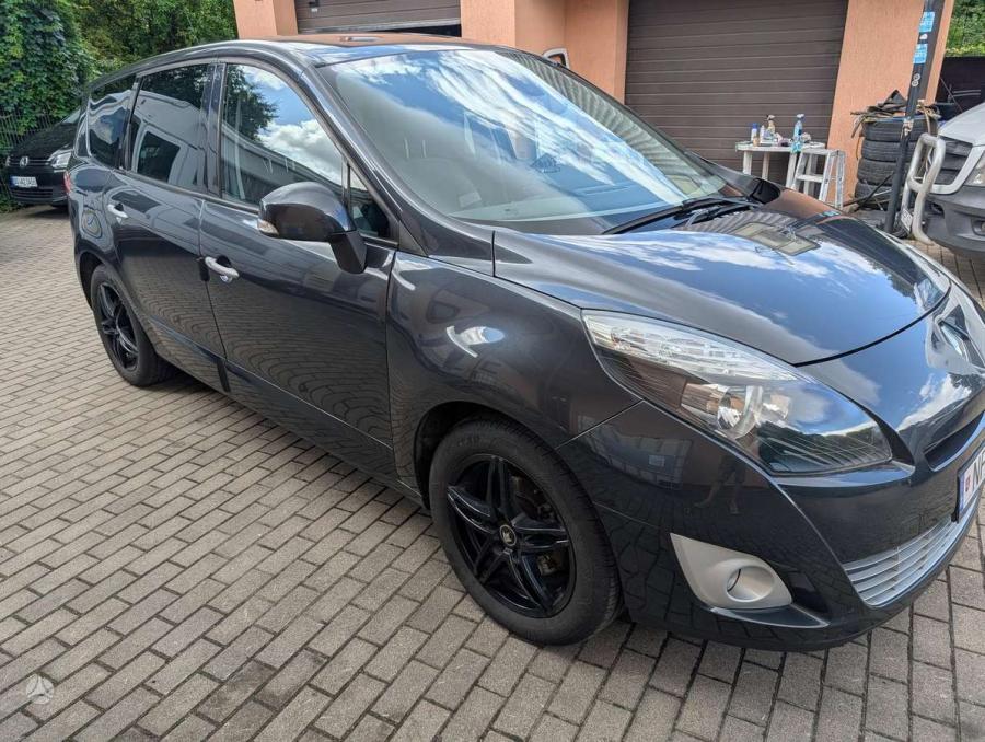 Black Renault Grand Scenic 2012 in Vilkaviskis, with an engine capacity of 1.87 L and mileage of 233 thousand km for 3550 €, photo 4 on AUTOMOTO.COM.LV