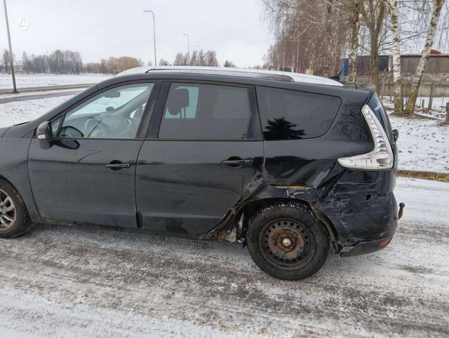 Black Renault Grand Scenic 2013 in Marijampole, with an engine capacity of 1.46 L and mileage of 276 thousand km for 2750 €, photo 14 on AUTOMOTO.COM.LV