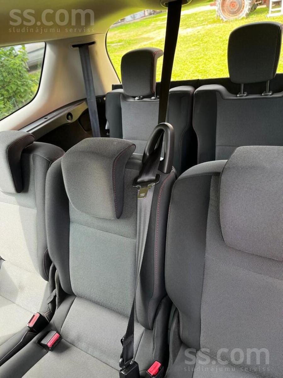 Black Renault Grand Scenic 2013 in Riga, with an engine capacity of 1.50 L and mileage of 202 thousand km for 4350 €, photo 8 on AUTOMOTO.COM.LV