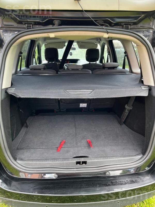 Black Renault Grand Scenic 2013 in Riga, with an engine capacity of 1.50 L and mileage of 202 thousand km for 4350 €, photo 8 on AUTOMOTO.COM.LV